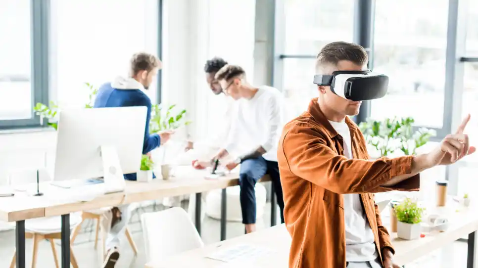 Esperienze immersive: come funziona la realtà virtuale